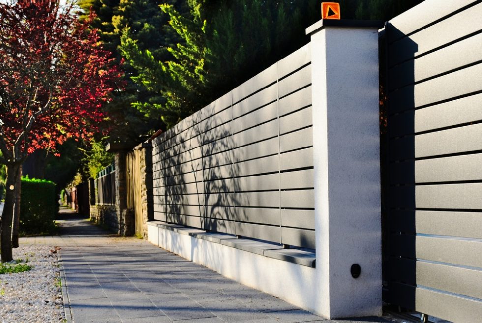 Modern Innovations in Fencing for a Contemporary Look